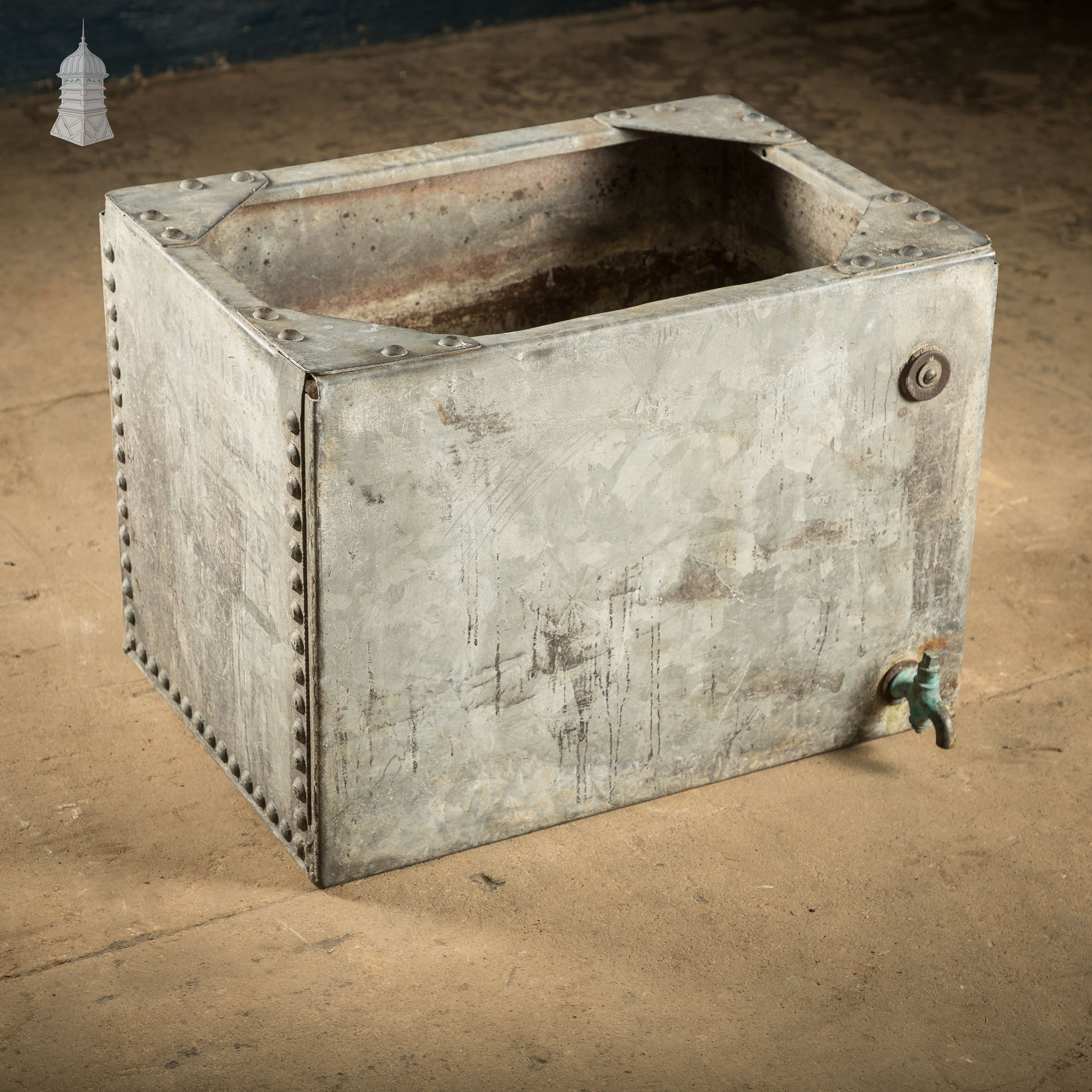 Riveted Galvanised Tank, 25-Gallon | Norfolk Reclamation